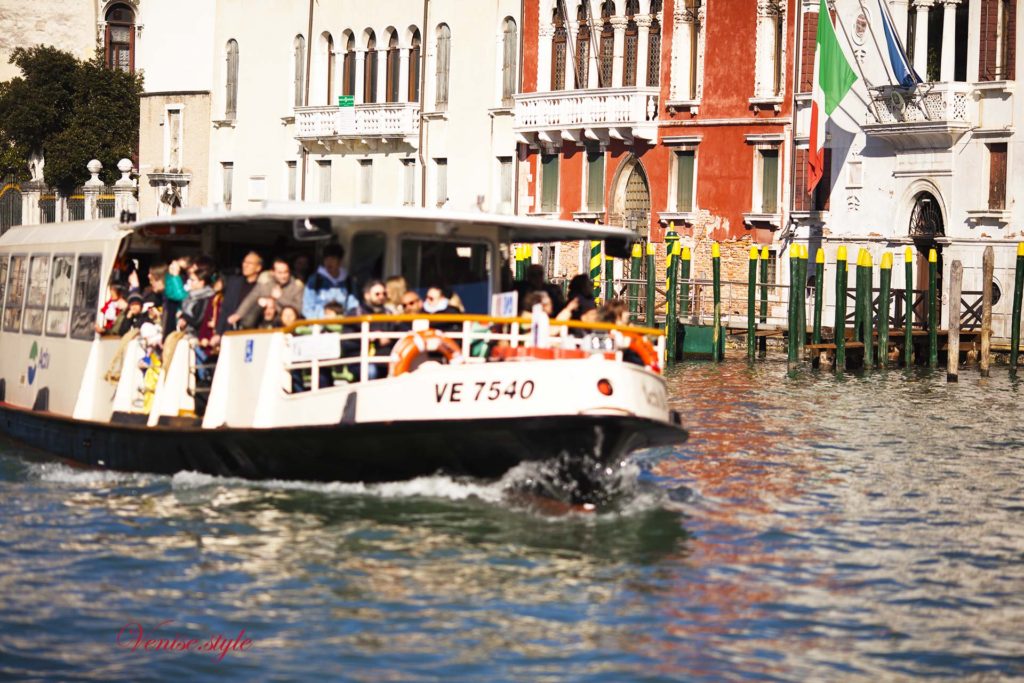 Venice vaporetto tickets : save time and money